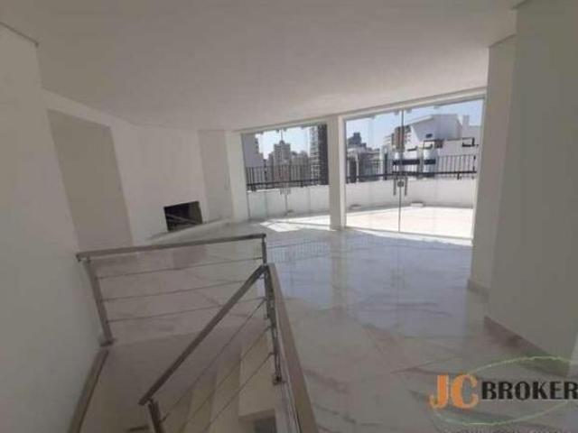 Cobertura com 245 m² de área útil, 3 vagas, 3 dormitórios sendo 1 suíte
