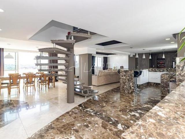 Cobertura com 258 m², 2 quartos sendo 2 suítes à venda no Centro Cívico