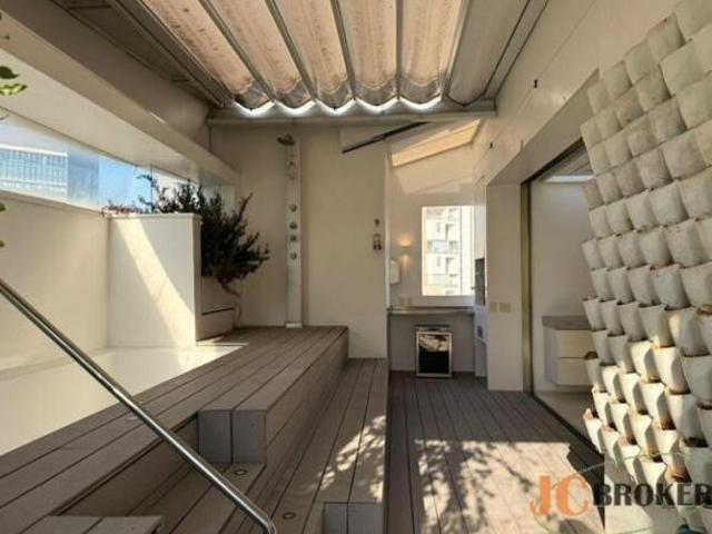 Cobertura com 202m² de área útil, 3 dormitorios com 1 suíte, 4 vagas