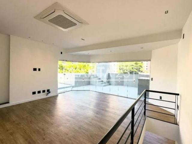 Cobertura com 220 m², 3 quartos sendo 1 suíte à venda no bairro Morumbi