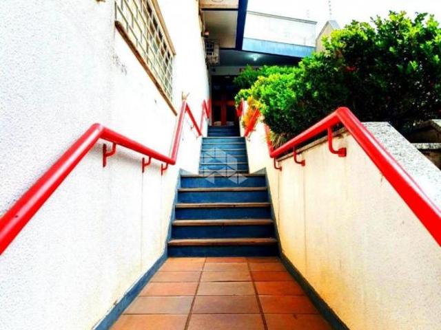 Cobertura com 2 dormitorios mais dependência, 3 banheiros, terraço com churrasqueira e lareira
