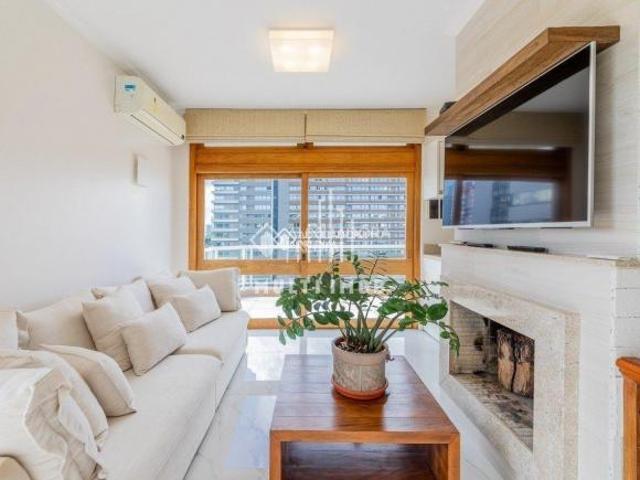 Cobertura com 2 quartos, 2 banheiros e 2 vagas com vista definida