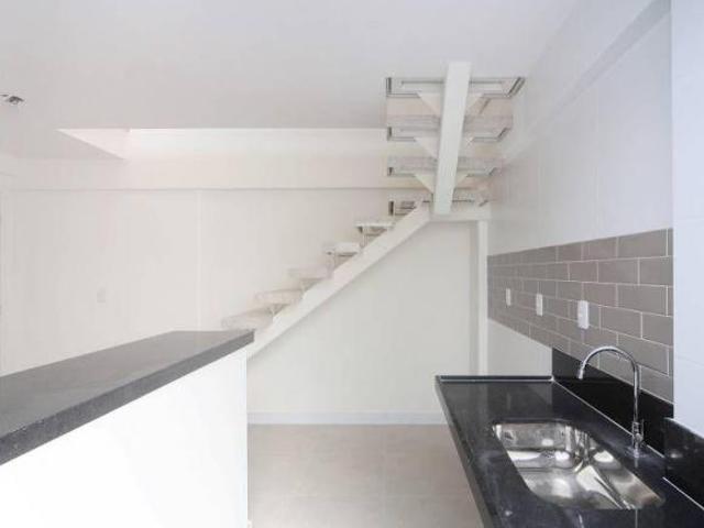 Cobertura com 2 quartos, 2 vagas e lazer no rooftop à venda, 127 m² por R$ 878.0