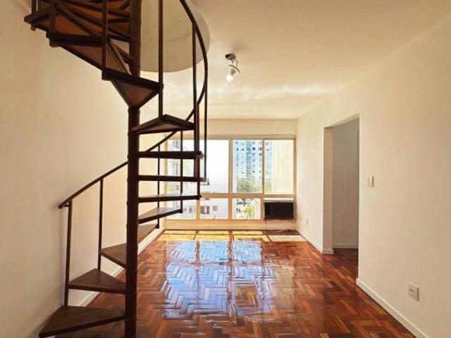 Cobertura com 2 quartos, vaga, elevador e churrasqueira no bairro Cristal