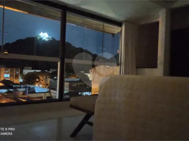 Cobertura com 2 Quartos e 1 banheiro à Venda, 184 m² por R$ 840.000
