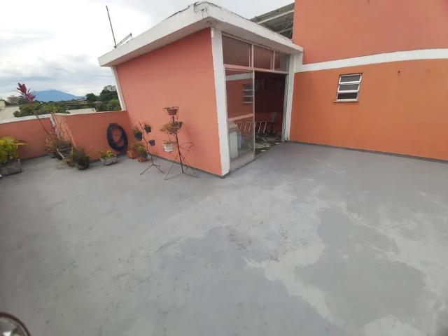Cobertura com 2 Quartos e 3 banheiros à Venda, 120 m² por R$ 230.000