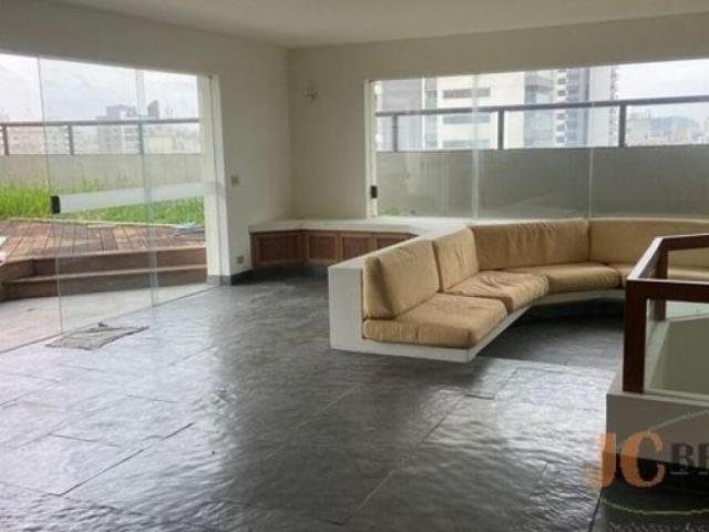 Cobertura com 360 m², 3 dormitórios sendo 1 suíte, 3 vagas