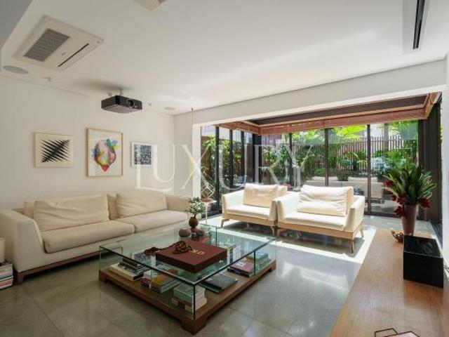 Cobertura com 360 m², 4 quartos sendo 2 suítes à venda no bairro Jardim América