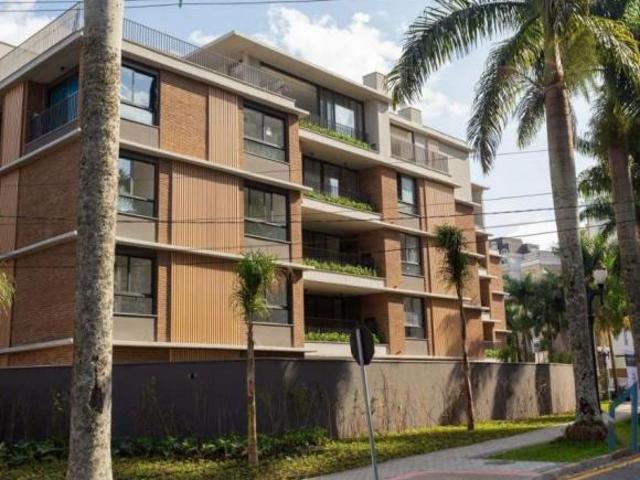 Cobertura com 367,79 m² privativos, 03 suítes, 04 vagas no Cabral/Hugo Lange em Curitiba PR