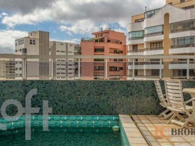 Cobertura com 325 m² de área útil, com piscina, ótima oportunidade!