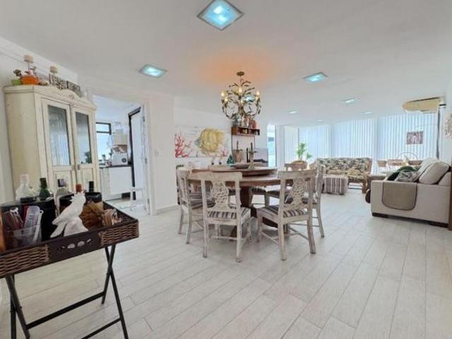 Cobertura com 3 dormitórios à venda, 300 m² por R$ 800.000,00 Enseada Guarujá/SP