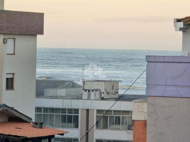 Cobertura com 3 dormitórios box de garagem e terraço em L no Centro de Capão da Canoa