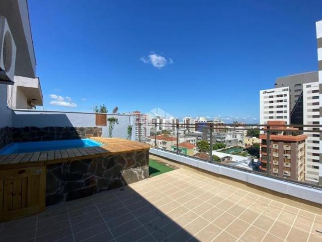Cobertura com 3 dormitórios e 1 suíte de 226,63m² privativos no bairro Menino Deus