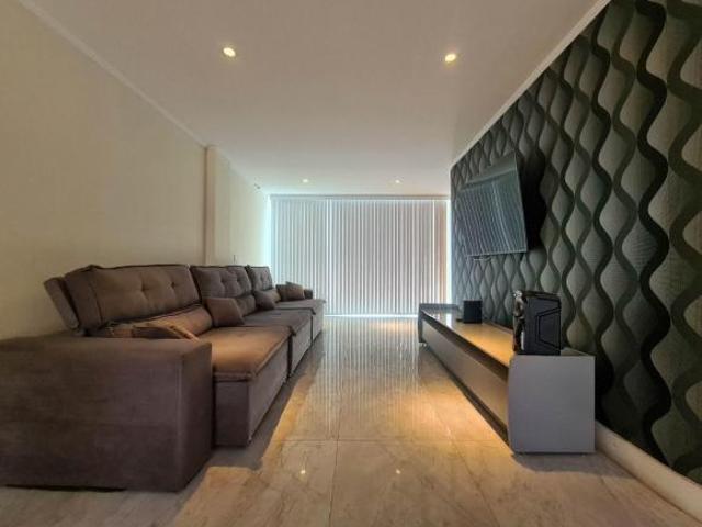 Cobertura com 3 dormitórios sendo 1 suíte à venda, 236 m² por R$ 1.400.000 Jardim Astúrias Guaru