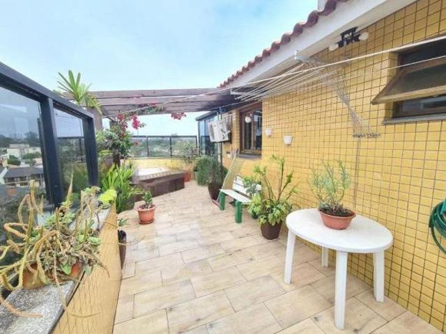 Cobertura com 3 dormitórios, terraço e 4 vagas