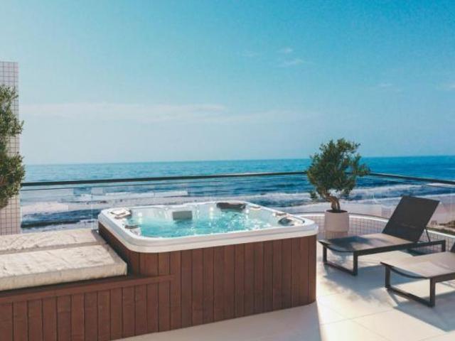 COBERTURA COM 3 SUÍTES DE FRENTE MAR CONSTRUTORA PETRA REF.: 1030