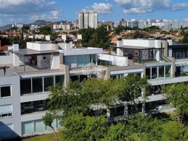 Cobertura com 3 suítes e 3 vagas na zona sul de Porto Alegre
