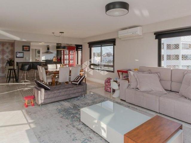 Cobertura com 3 suítes e 4 vagas de garagem, 384 m2