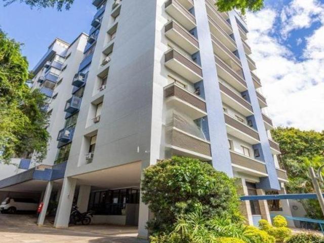 Cobertura com 3 Quartos, 1 suíte, 2 vagas e 211m² no Petrópolis