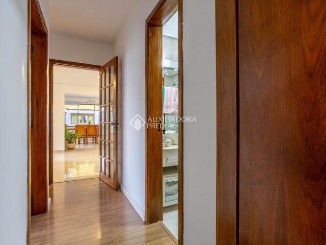 Cobertura com 3 quartos e 239m² para alugar em Jardim Itu, Porto Alegre
