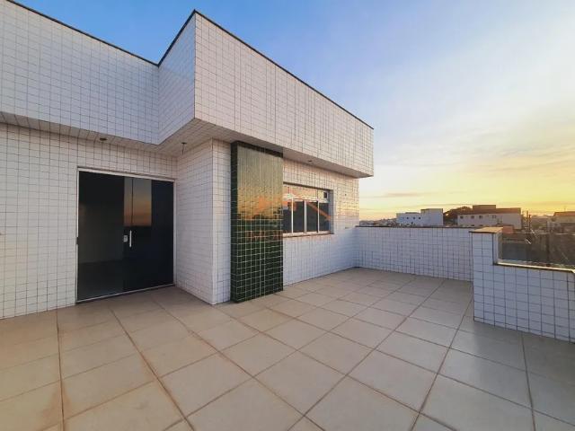 Cobertura com 3 Quartos e 3 banheiros à Venda, 160 m² por R$ 830.000