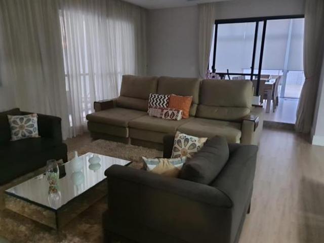 Cobertura com 3 Quartos e 4 banheiros à Venda, 214 m²