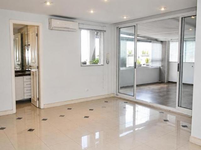 Cobertura com 3 quartos, jacuzzi, 2 vagas no Água Verde