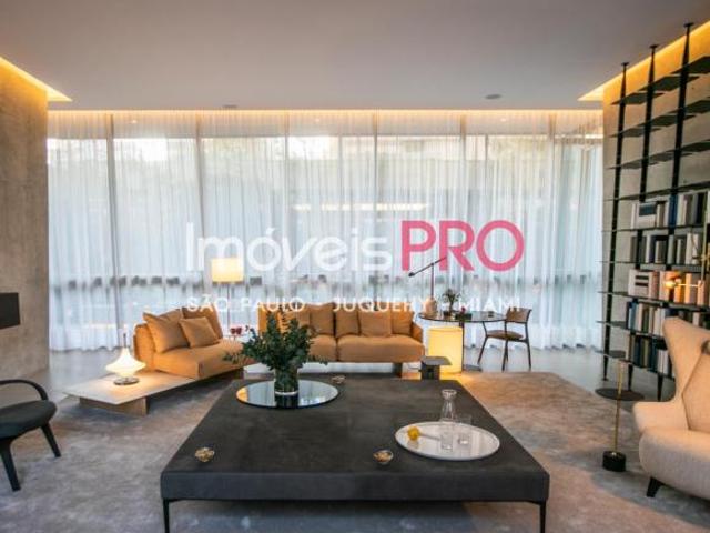 Cobertura com 417m² e 3 suítes e 6 vagas no Itaim