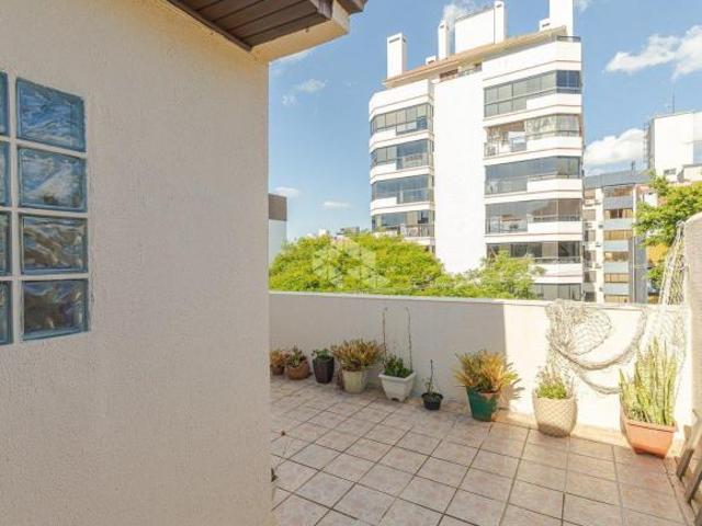 Cobertura com 4 dormitórios, 01 suíte e excelente localização