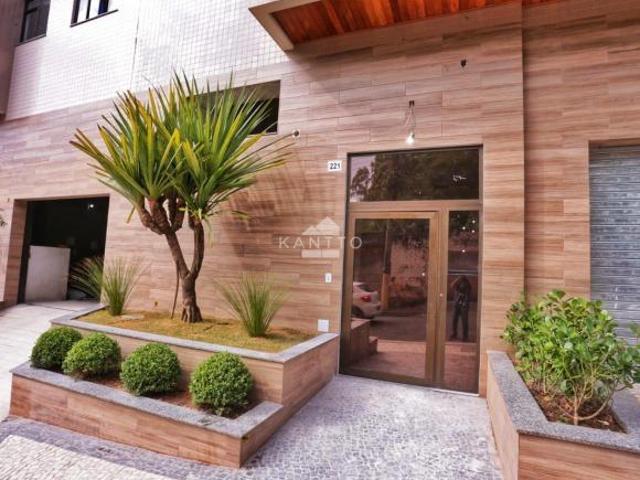 Cobertura com 4 dormitórios suíte, elevador e vaga livre à venda, 160 m² por R$