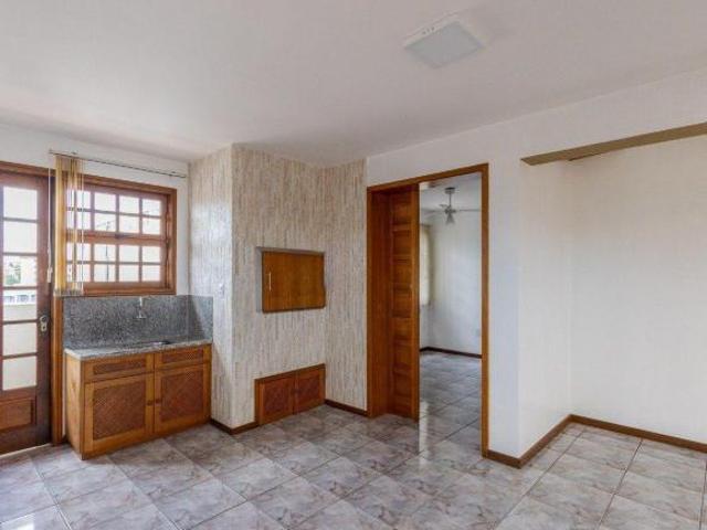 Cobertura com 4 quartos, 1 suíte e 2 vagas no bairro Passo da Areia