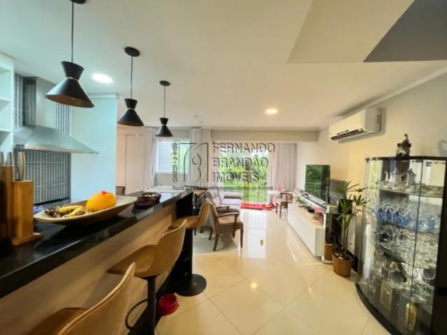 Cobertura com 4 Quartos e 3 banheiros à Venda, 180 m² por R$ 2.300.000