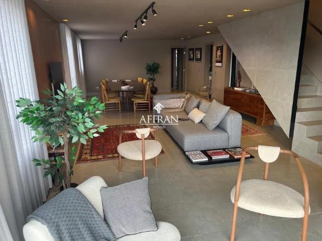 Cobertura com 4 Quartos e 3 banheiros à Venda, 338 m² por R$ 2.450.000