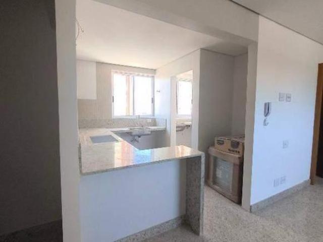 Cobertura com 4 quartos e 3 vagas de garagem no Colégio Batista