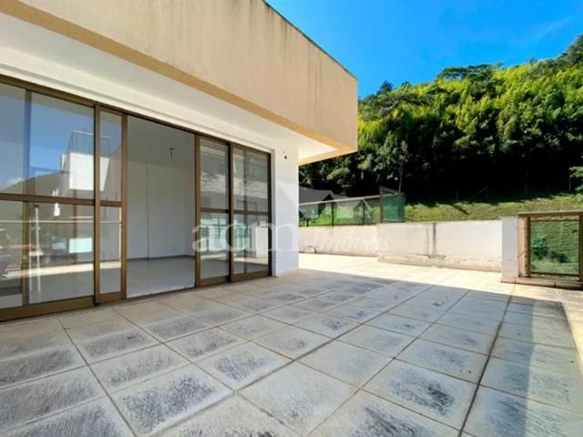 Cobertura com 4 Quartos e 5 banheiros à Venda, 108 m² por R$ 1.300.000
