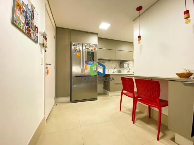 Cobertura com 4 Quartos e 6 banheiros à Venda, 281 m² por R$ 3.290.000
