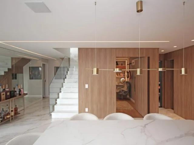 Cobertura com 4 Quartos e 6 banheiros à Venda, 363 m² por R$ 1.950.000