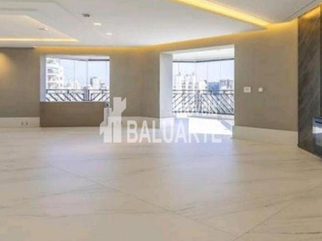 Cobertura com 4 Quartos e 6 banheiros à Venda, 440 m²