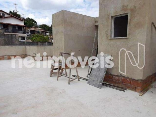 Cobertura com 4 quartos, sendo 2 suítes, suíte máster com closet, área em torno de 235m²