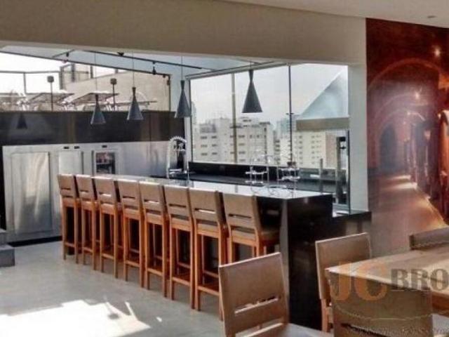 Cobertura com 646m² de área total, 320m² de área útil, 4 vagas, 4 dormitórios sendo 3 suítes