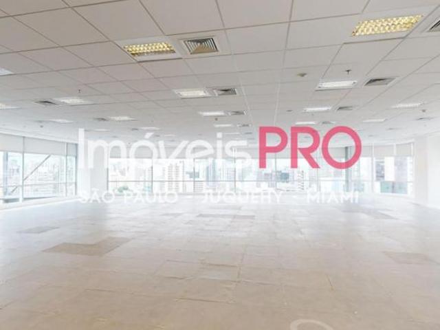 Cobertura comercial em prédio Triple A