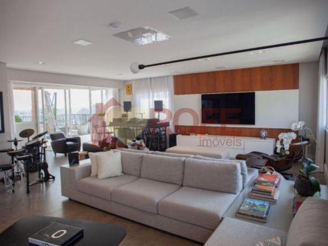 Cobertura Campo Belo Reformada | 393 m² | 4 Suítes | 5 Vagas | Condomínio Vittoriale