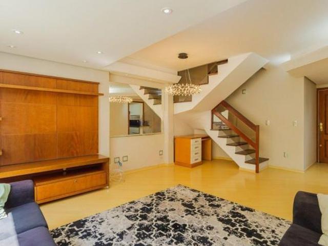 Cobertura charmosa com terraço e 2 vagas no Petrópolis