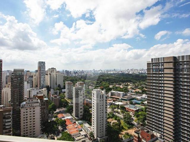 Cobertura cinematográfica no primeiro condomínio Versace da América Latina
