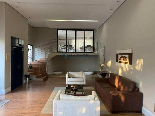 Cobertura à venda, 4 suítes, 5 banheiros, 4 vagas cobertas, área total de 209m², área gourmet, no C