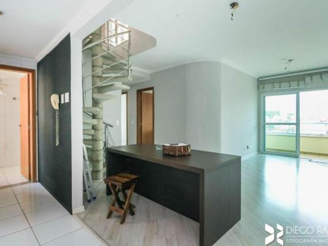 Cobertura á venda / 190m / 3 dormitórios, sendo 1 suíte / 2 vagas cobertas