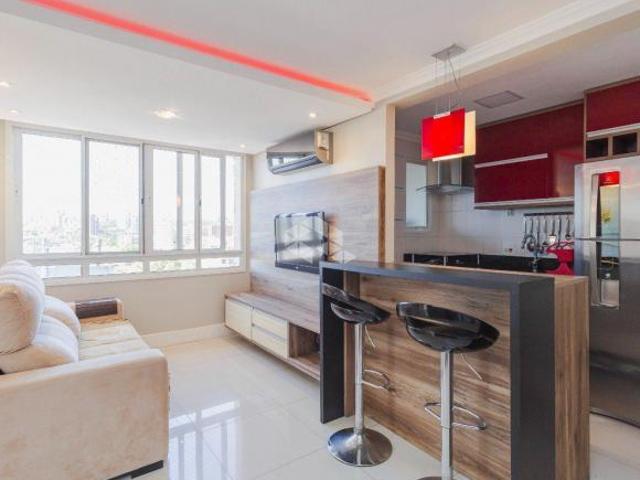 Cobertura à venda, 2 dormitórios, 2 vagas de garagem, elevador, churrasqueira, próximo da PUCRS, bai