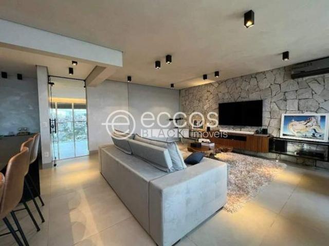 Cobertura à venda, 3 quartos, 3 suítes, 5 vagas, Morada da Colina Uberlândia/MG