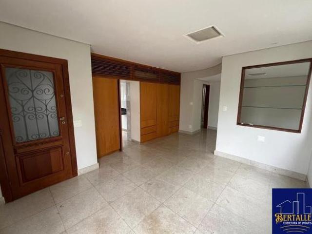Cobertura à venda 3 quartos, 2 suítes, 200m², em prédio individual, com elevador codificado e 3 vaga