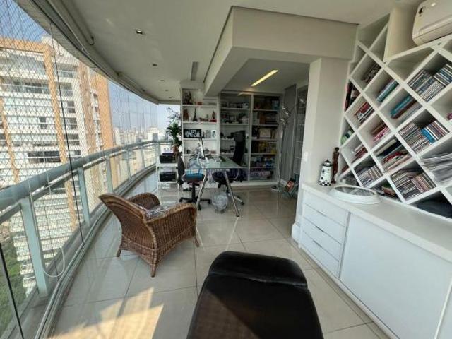 Cobertura a venda Vila Mariana, com 347,80m², 4 vagas de garagem. próximo ao metro saúde
